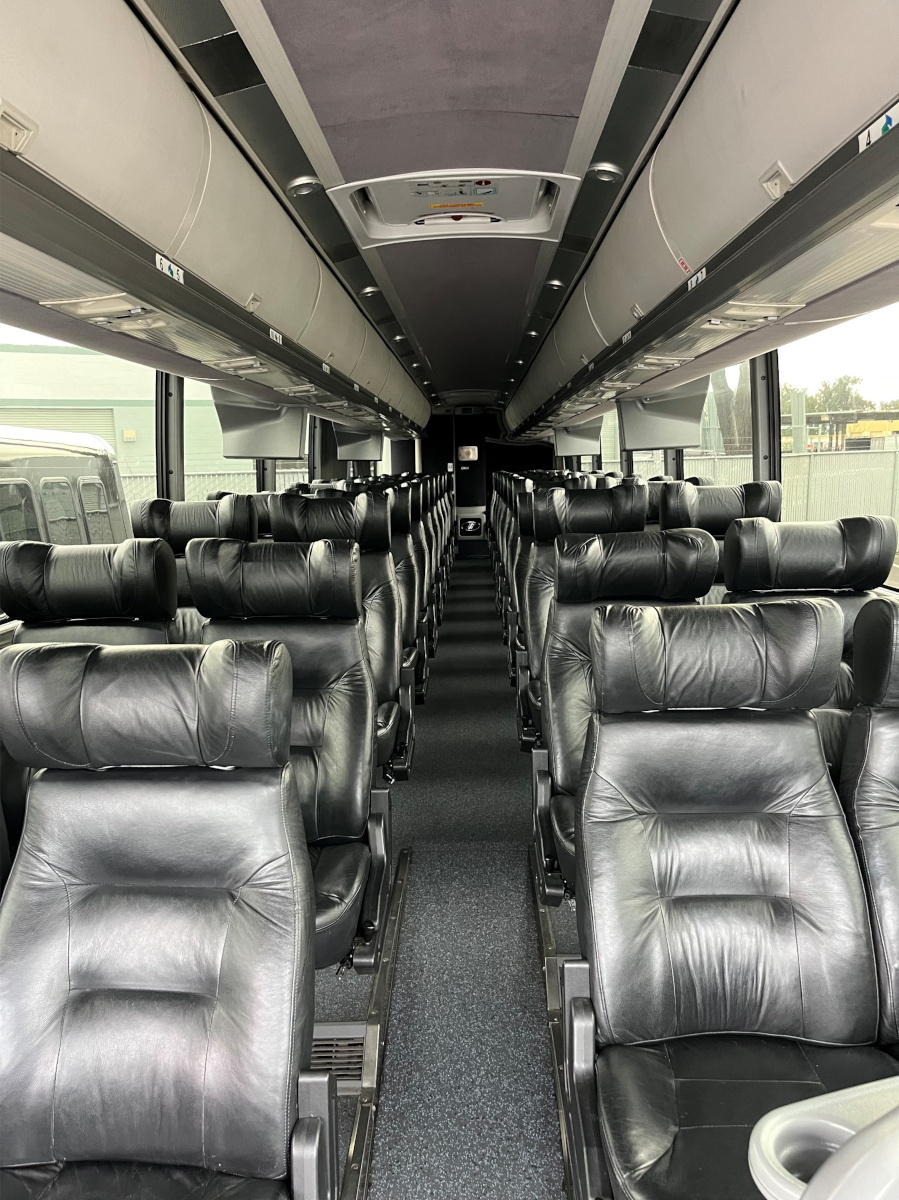 2012 MCI J4500