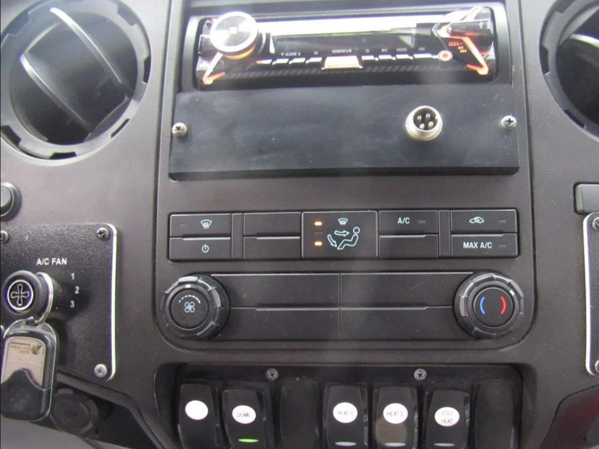 2013 Ford F550 Eldorado National