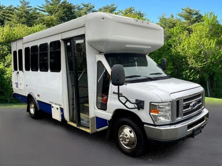 2016 Ford E450 Wheelchair Bus