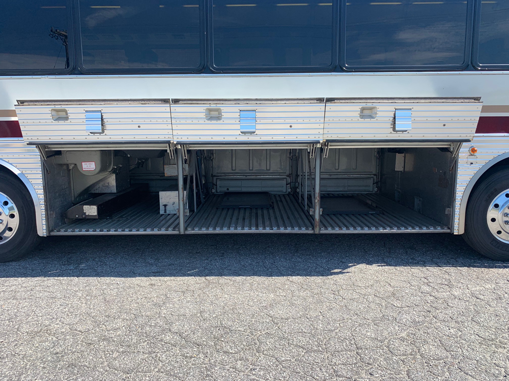 1996 Eagle Model 15 Coach Bus