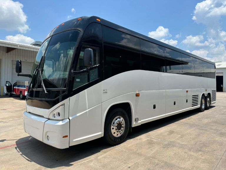 2014 MCI J4500 Coach Bus #10977