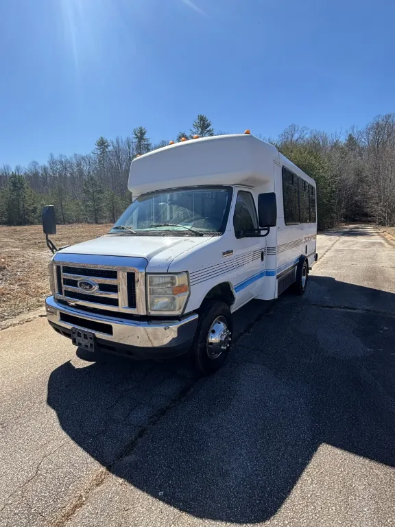 2008 Ford Champion Crusader Shuttle Bus