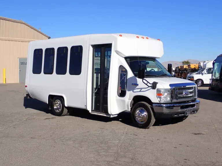 2015 Ford Diamond Coach VIP 2000 Shuttle Bus