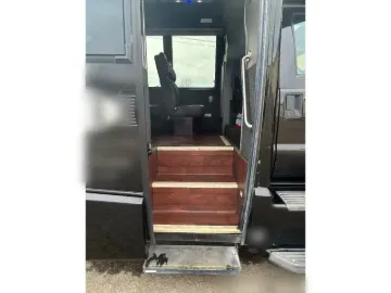 2013 Ford F-650 Shuttle Bus