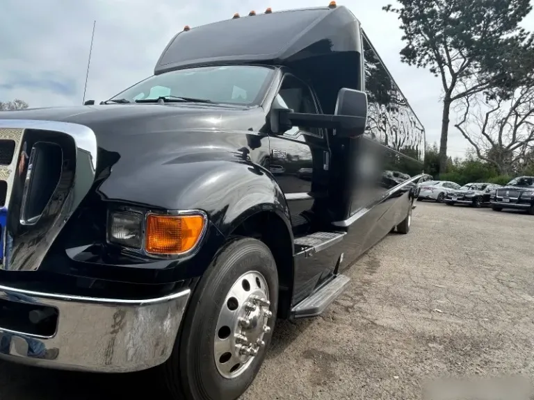 2013 Ford F-650 Shuttle Bus