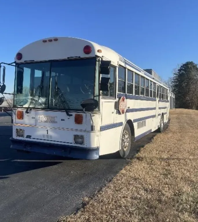 1999 Thomas Saf-T-Liner MVP Flat Nose Bus
