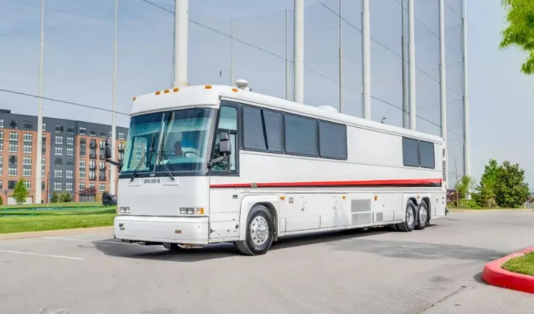 1998 MCI 102DL3 Motorhome