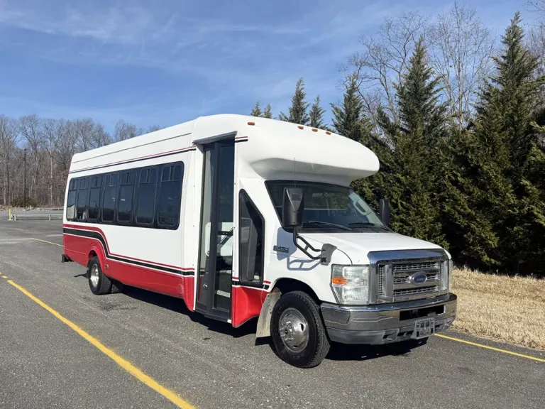 2012 Ford Supreme Shuttle Bus