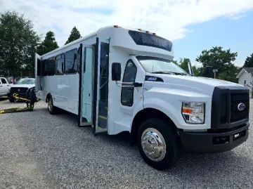 2017 Ford F650 Senator HD Shuttle Bus