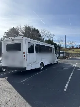 2007 Ford F650 ADA Shuttle Bus