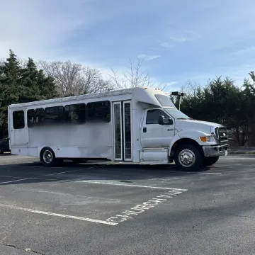 2007 Ford F650 ADA Shuttle Bus