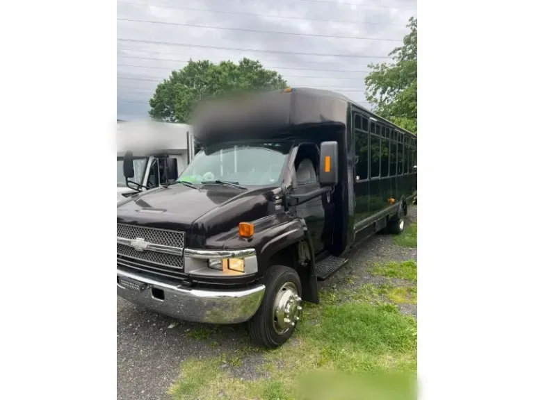 2005 Chevrolet C5500 Party Bus