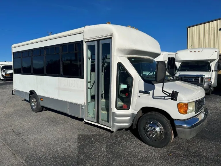 2006 Ford Starcraft Allstar Shuttle Bus