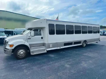 2015 Ford F650 Starcraft Shuttle Bus