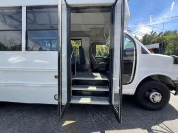 2008 GMC Savana Shuttle Bus