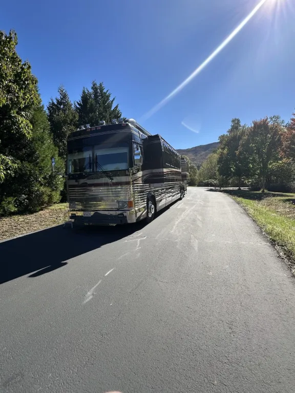 2001 Prevost Country Coach XL Motorhome