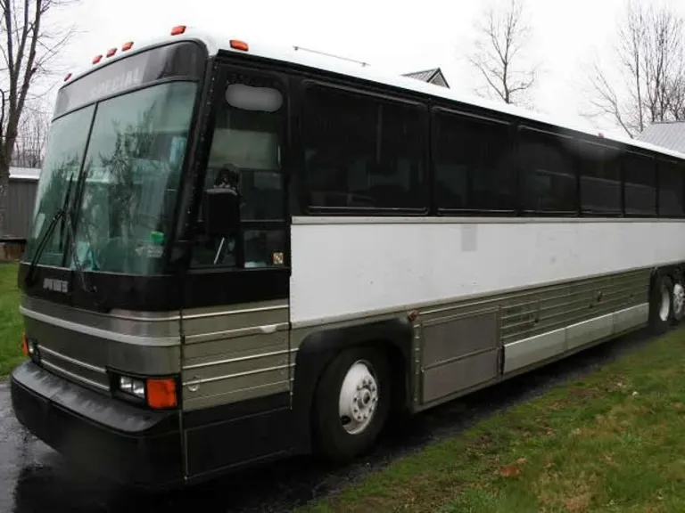 1988 MCI 102A3 Coach Bus
